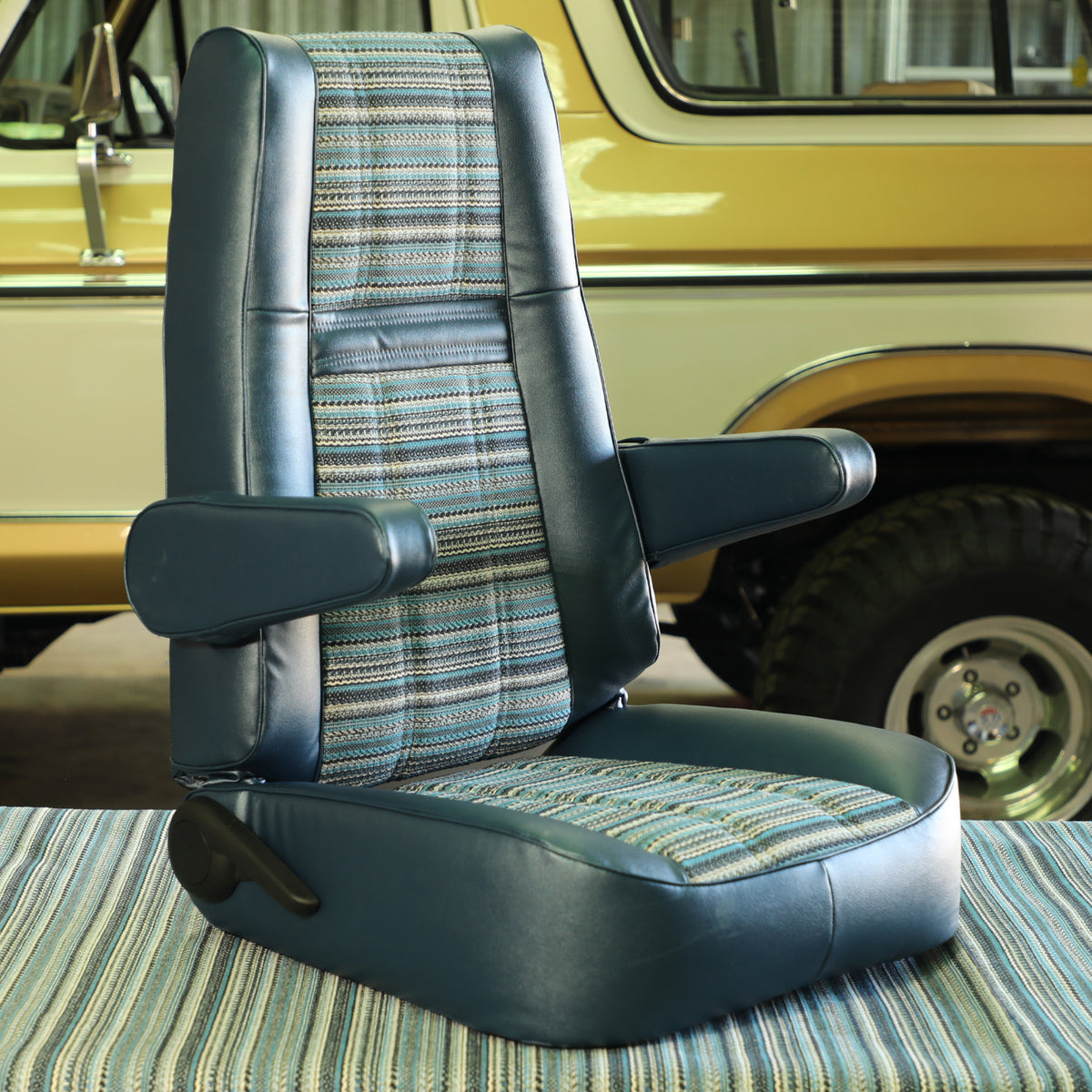 Fully Assembled Captain Seat Set 1978-79 Bronco – Freewheelin Co.