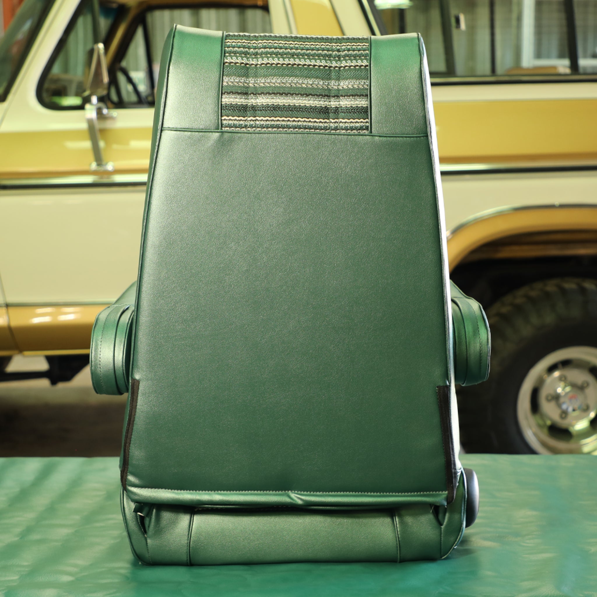 Fully Assembled Captain Seat Set 1978-79 Bronco – Freewheelin Co.